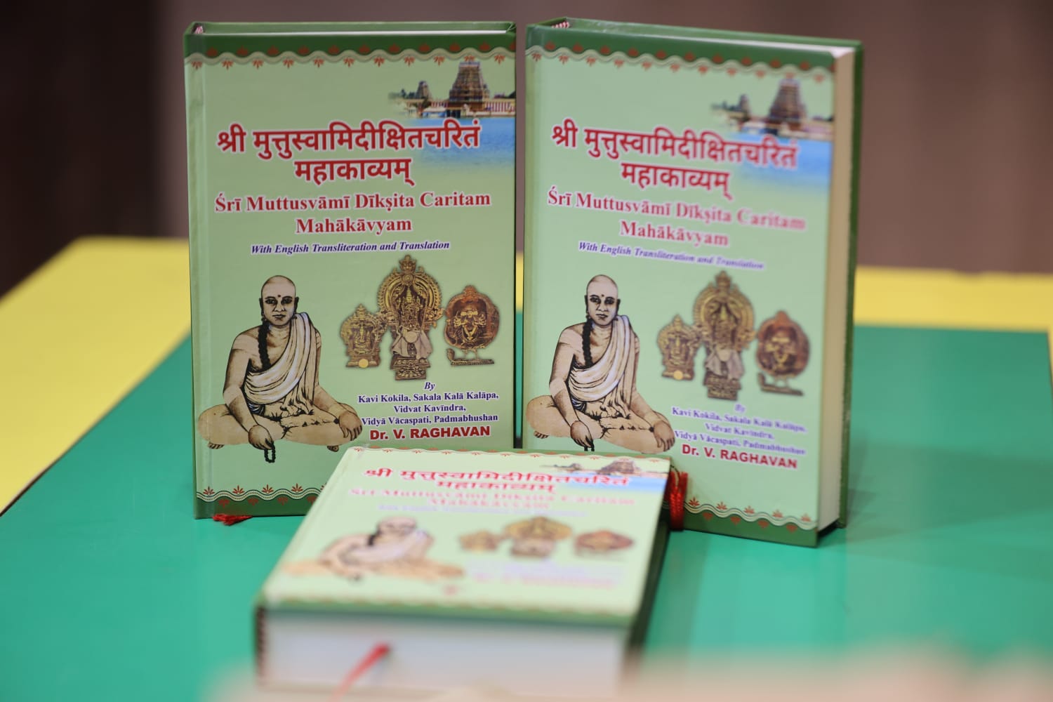 śrī muttusvāmīdīkṣitacaritamahākāvyam (Sanskrit Text with ...